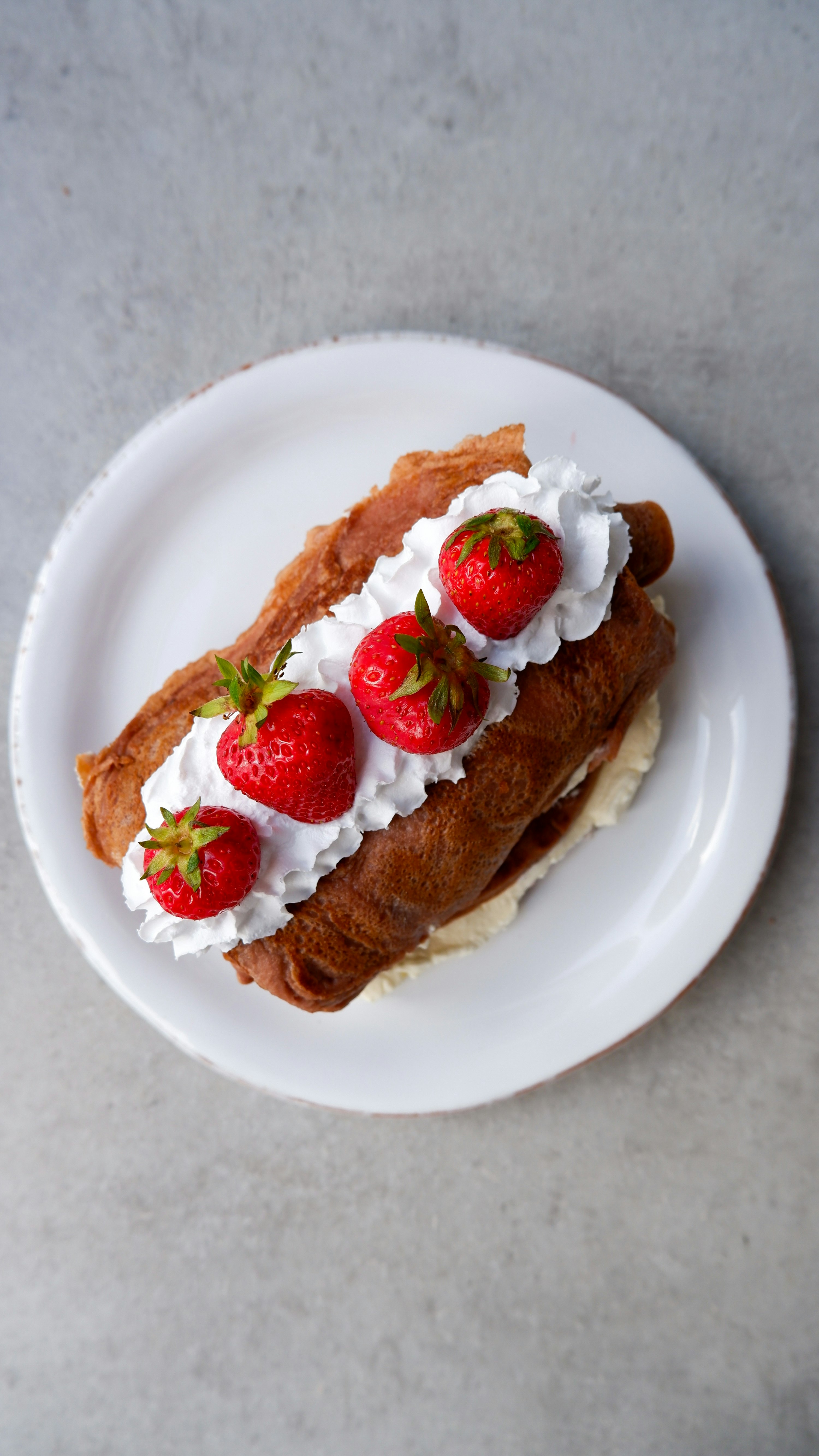 Vegane Crêpe-Rollen mit Erdbeeren | KoRo Germany