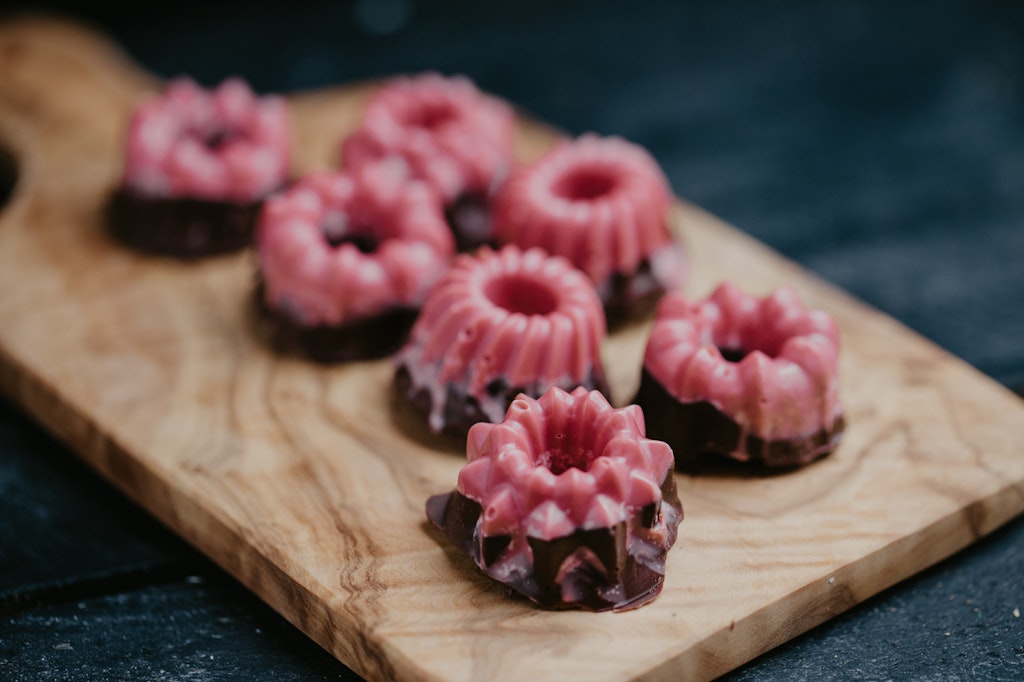 Pink chocolate without food colouring and fruit aroma | KoRo Swiss