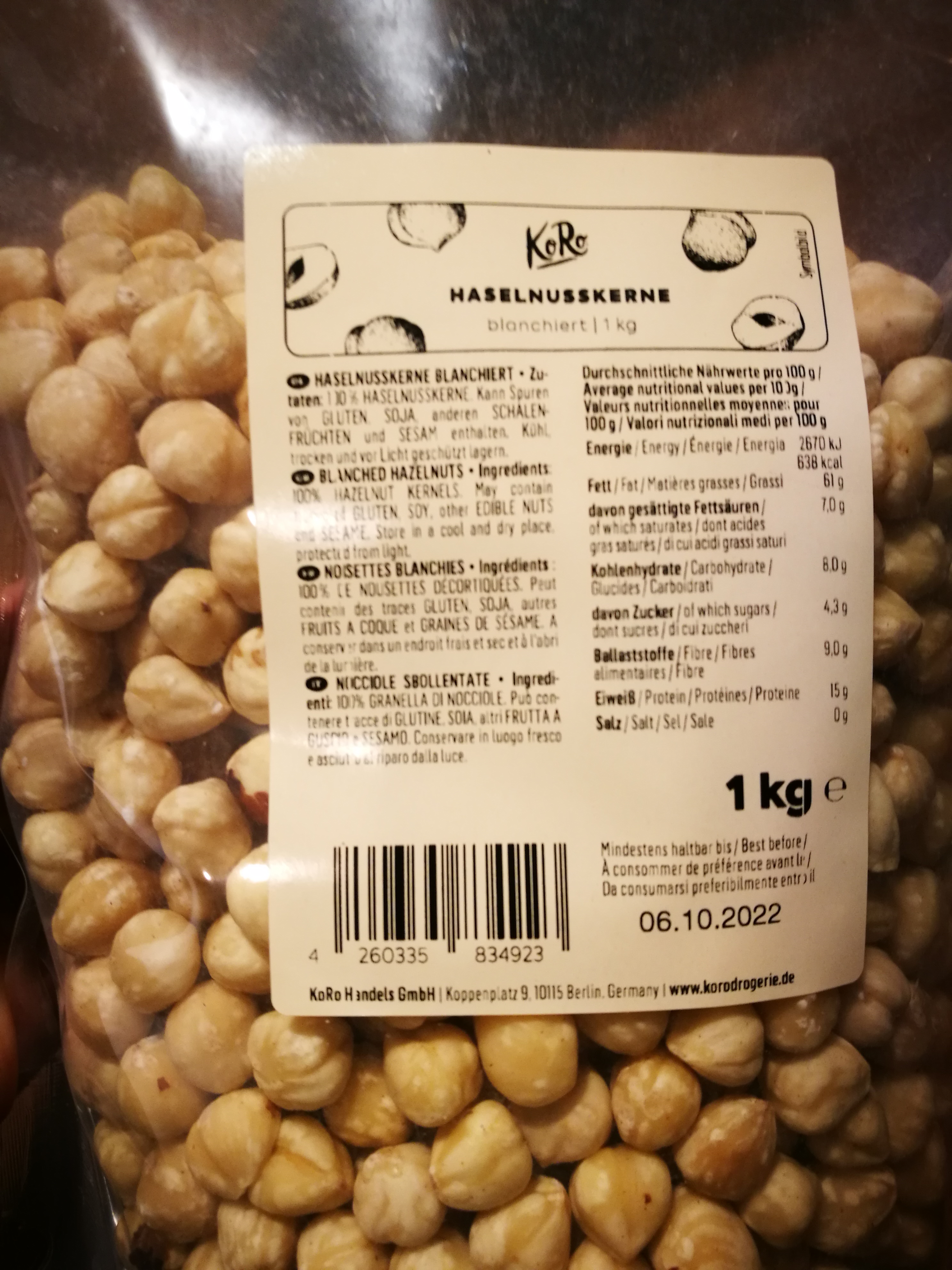 Blanched hazelnuts store