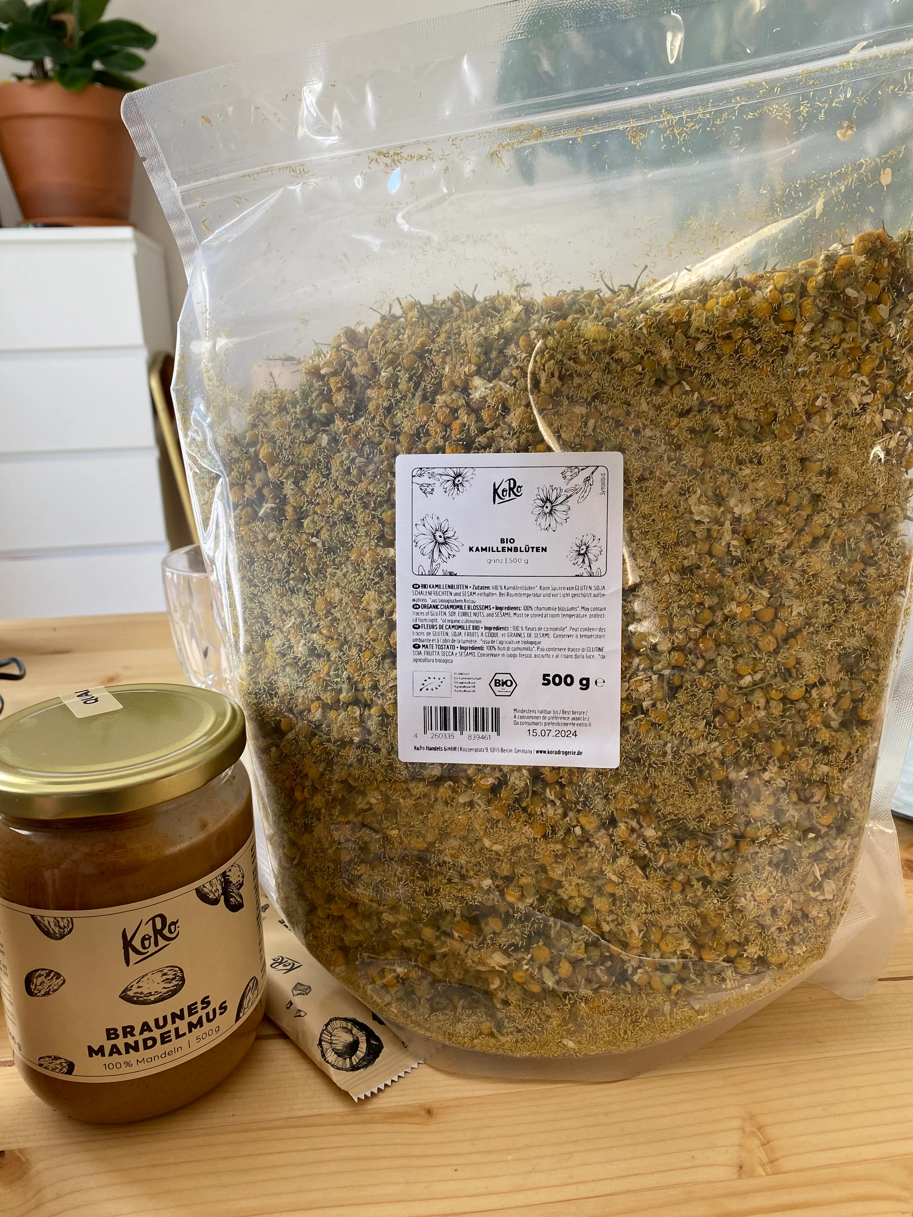 Dags för kamomillte? Köp hela ekologiska kamomillblommor | KoRo