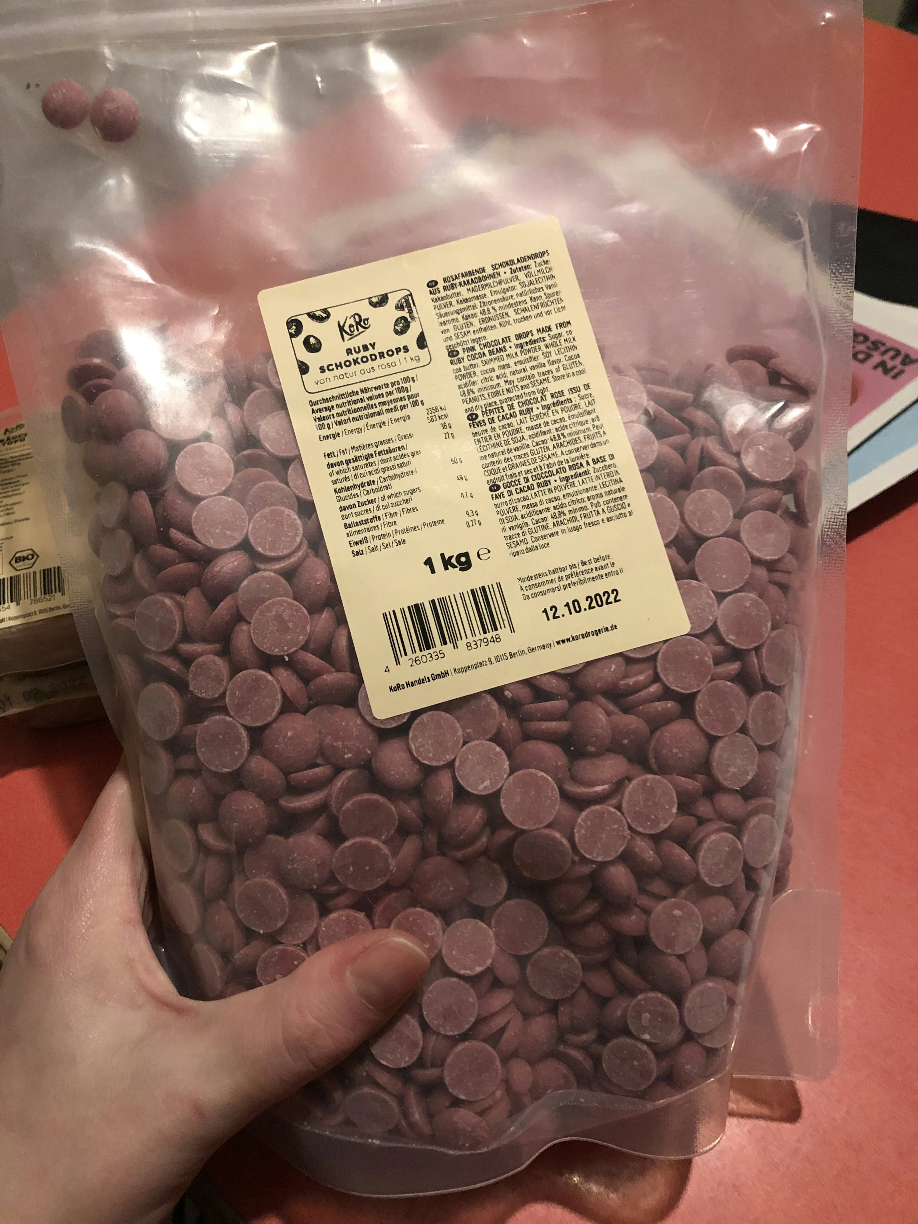 Pink chocolate without food colouring and fruit aroma | KoRo